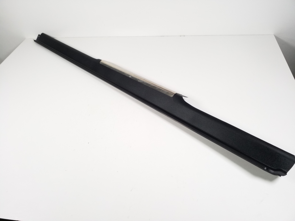 Naudotas Mercedes Benz R-Class Vidinė slenksčio apdaila A2516801835