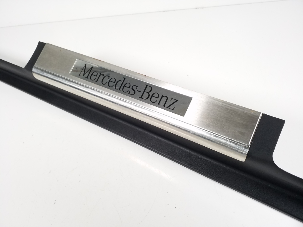 Naudotas Mercedes Benz R-Class Vidinė slenksčio apdaila A2516801835