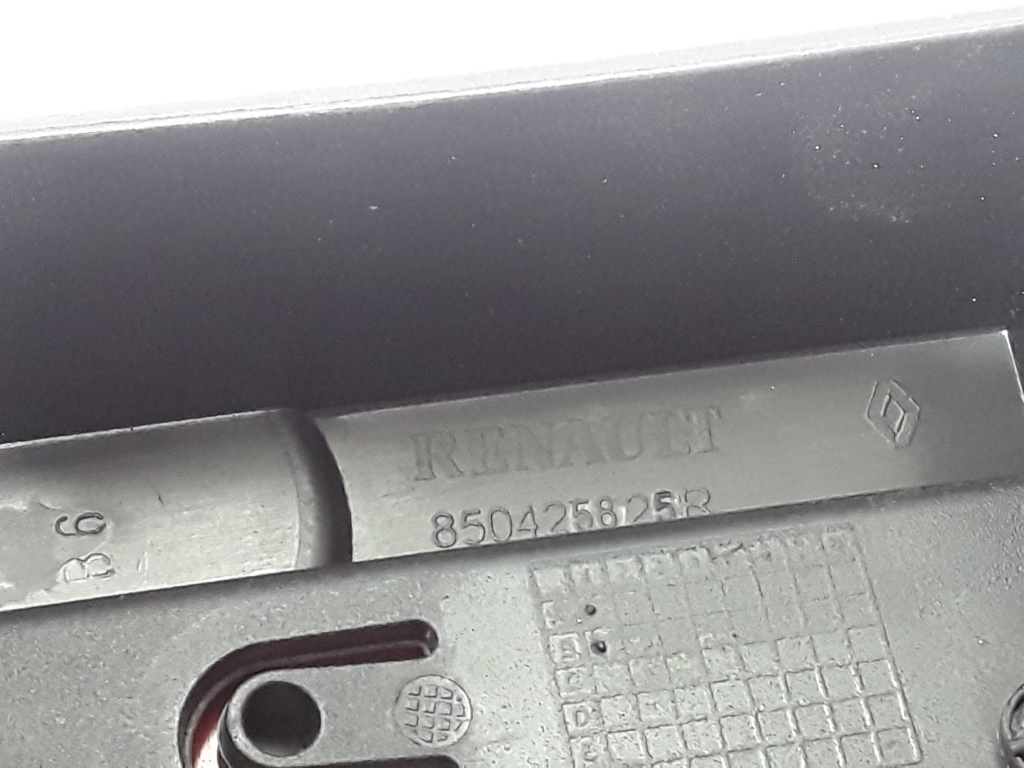 Used RENAULT Captur Rear bumper bracket on the rear panel 850425825R