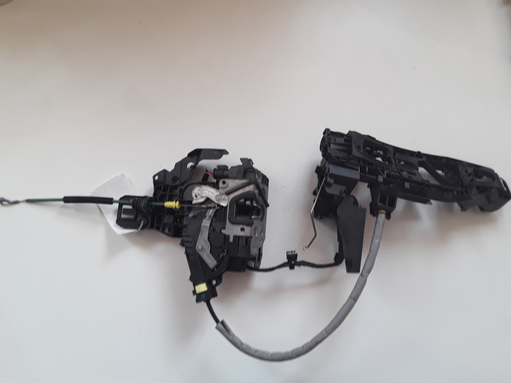 Used Mercedes Benz C-Class Front door lock A0997202000