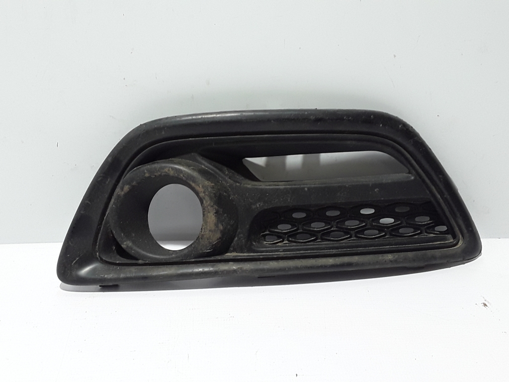 Used RENAULT Captur Front bumper lower grille 620752406R