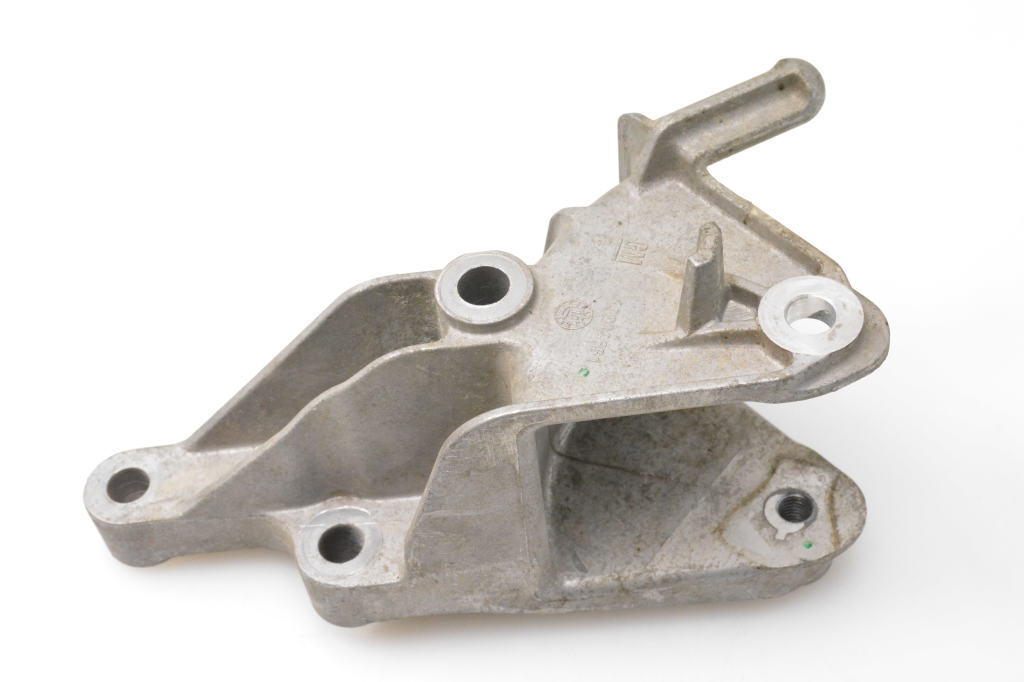 Naudotas Opel Astra Pavarų dėžės laikiklis 13248661