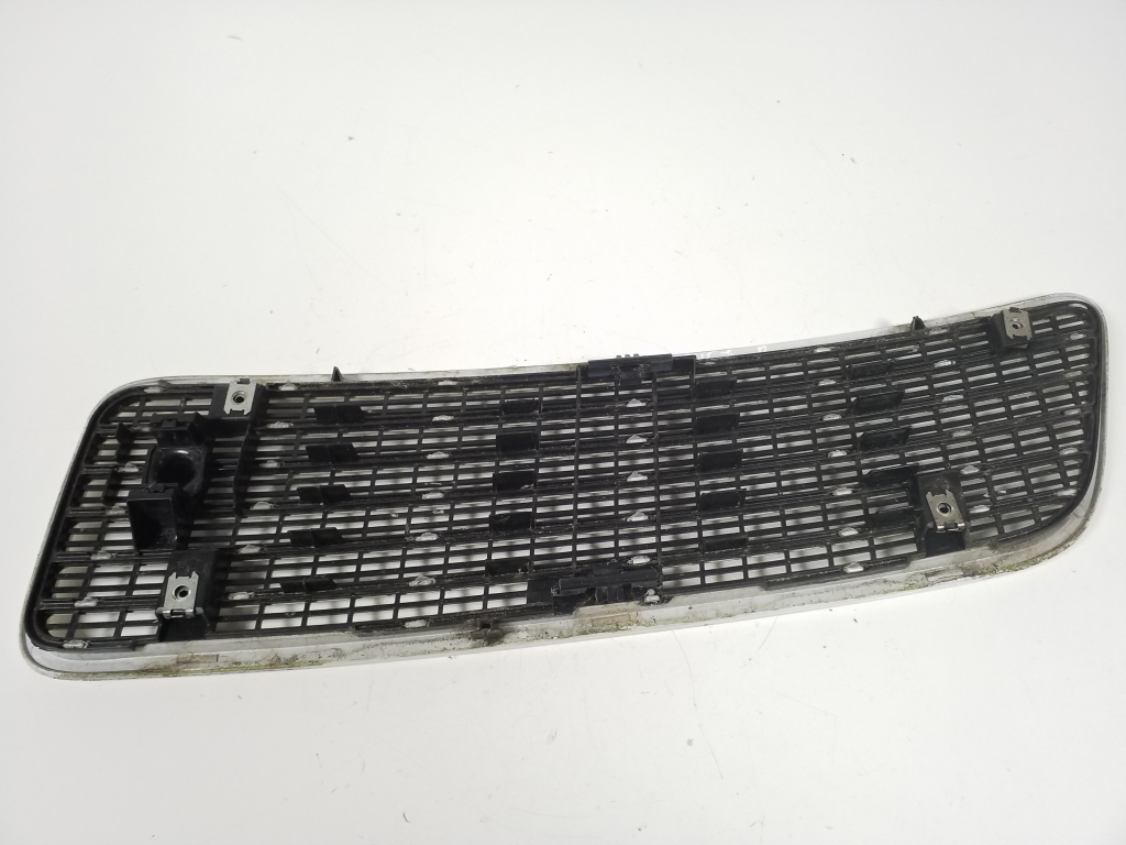 Used Mercedes Benz R-Class Engine cover grille A2218800205