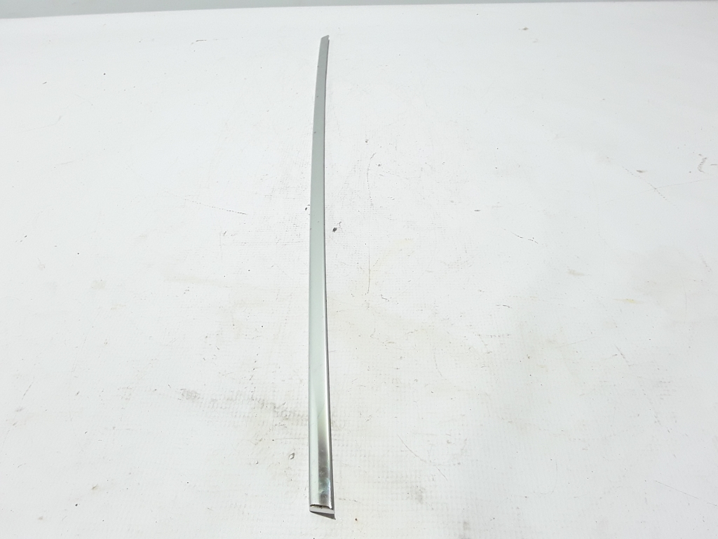 Used VOLVO XC90 Rear side door strip to glass outer 31699847