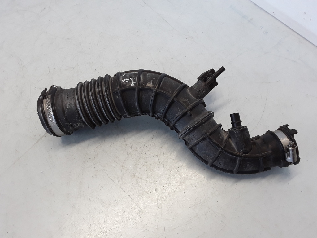Used Dacia Logan Intercooler hose 165764382R