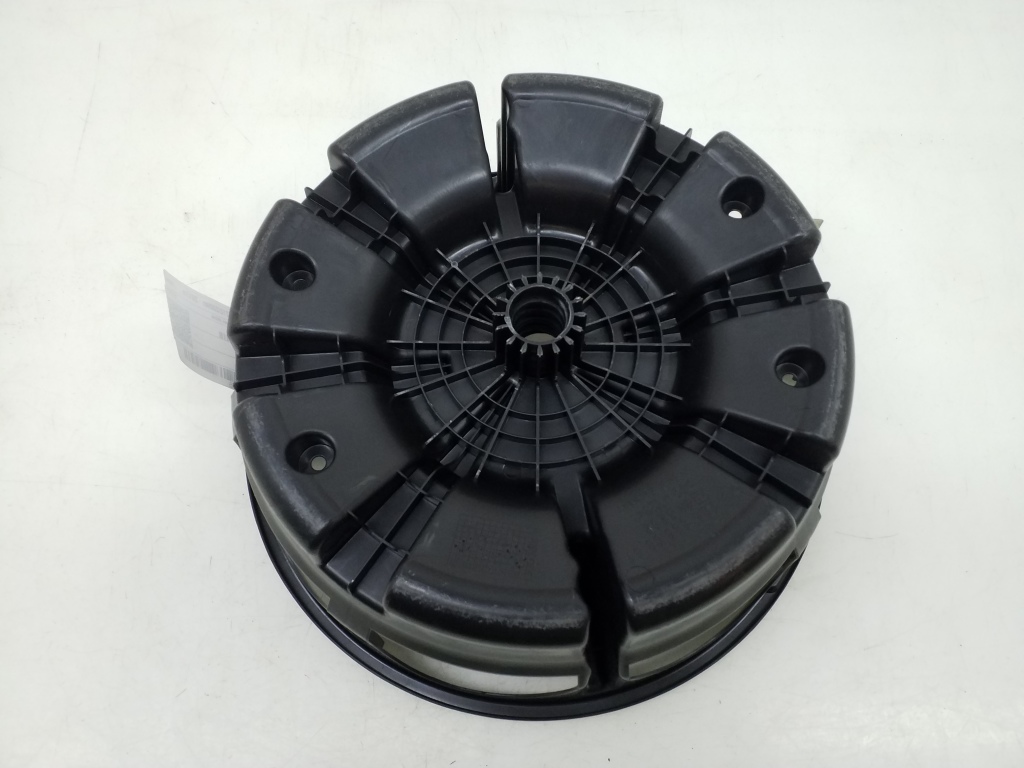 Naudotas Mercedes Benz E-Class Atsarginio rato tvirtinimo detalė ...