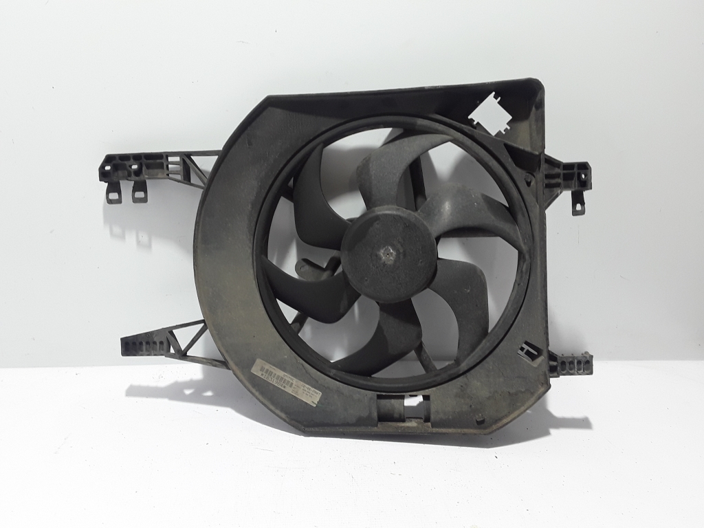Used RENAULT Trafic Cooling fan 8200662039