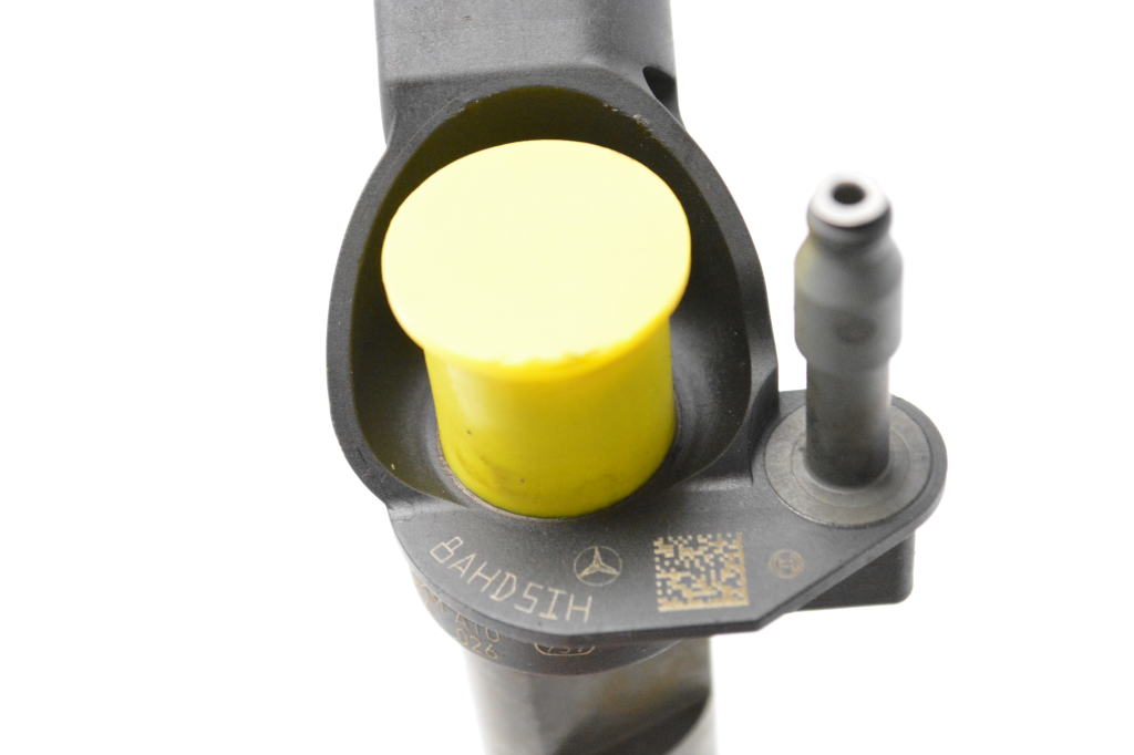 Used Mercedes Benz E-Class Fuel injector a6420701187