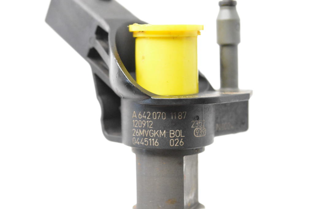 Used Mercedes Benz E-Class Fuel injector a6420701187