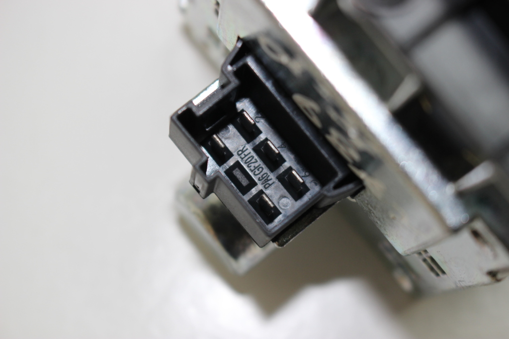 Used Mercedes Benz S-Class Front seat belt A2218600586