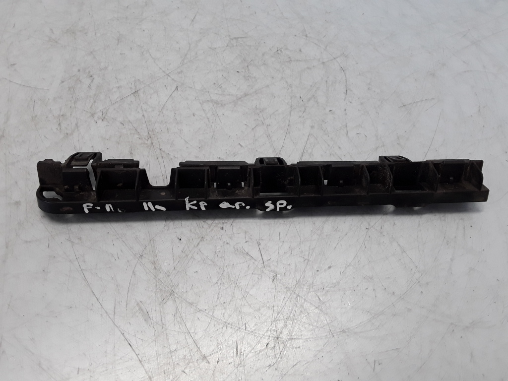 Used BMW 5 SERIES Exterior sill trim bracket 7184775