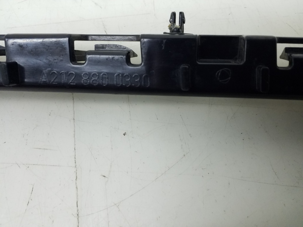 Used Mercedes Benz E-Class Rear bumper bracket A2128800330