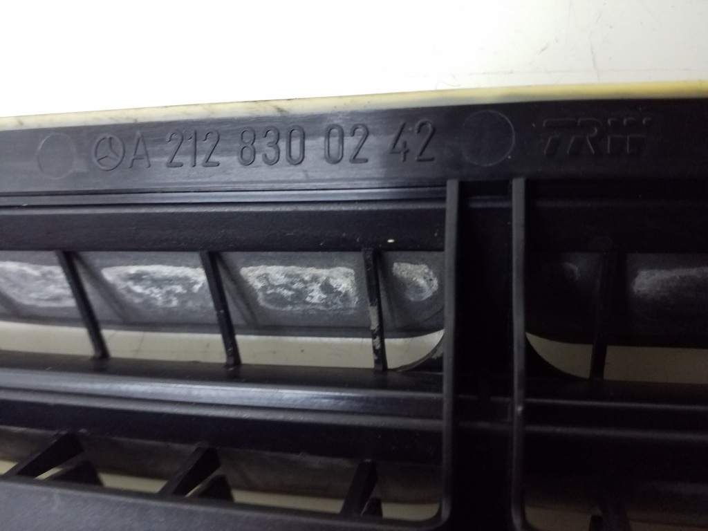 Used Mercedes Benz E-Class Rear wing ventilation grille A2128300242