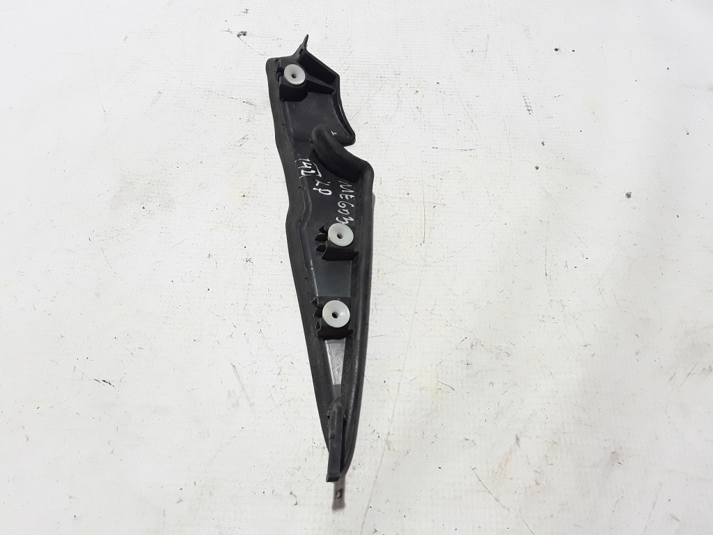 Used RENAULT Megane Front wiper mechanism trim to the glass 8200100590