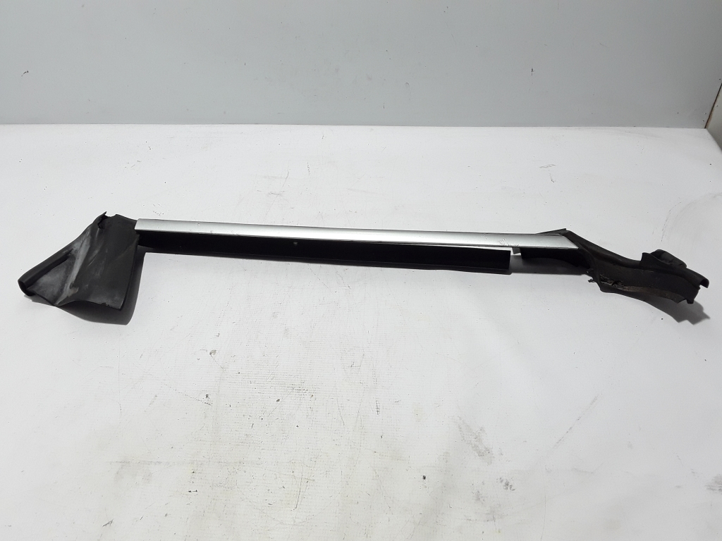 Used RENAULT Megane Rear side door strip to glass outer 823310037R