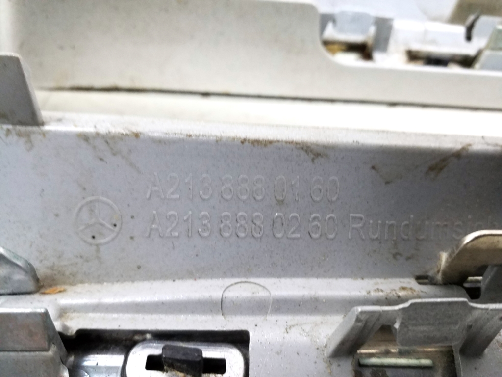 Naudotas Mercedes Benz E-Class Priekinių grotelių kita detalė A2138880260