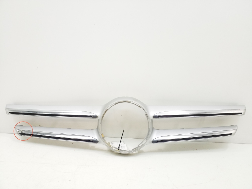 Used Mercedes Benz E-Class Another detail of the front grille A2138880260