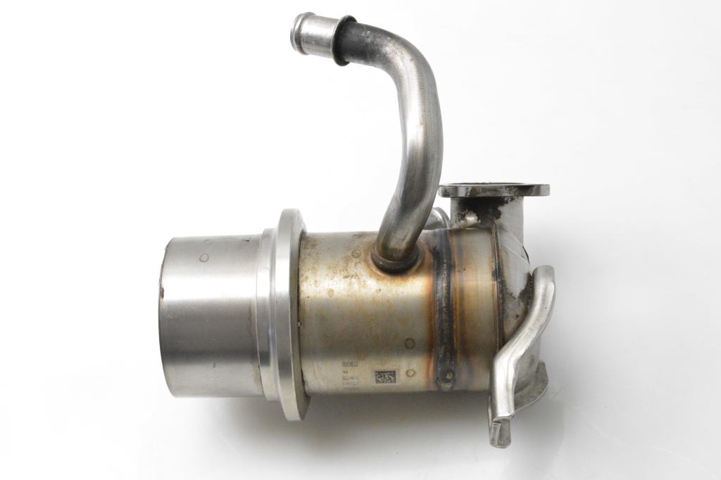 Used Volkswagen Tiguan EGR valve cooler 04L131512D
