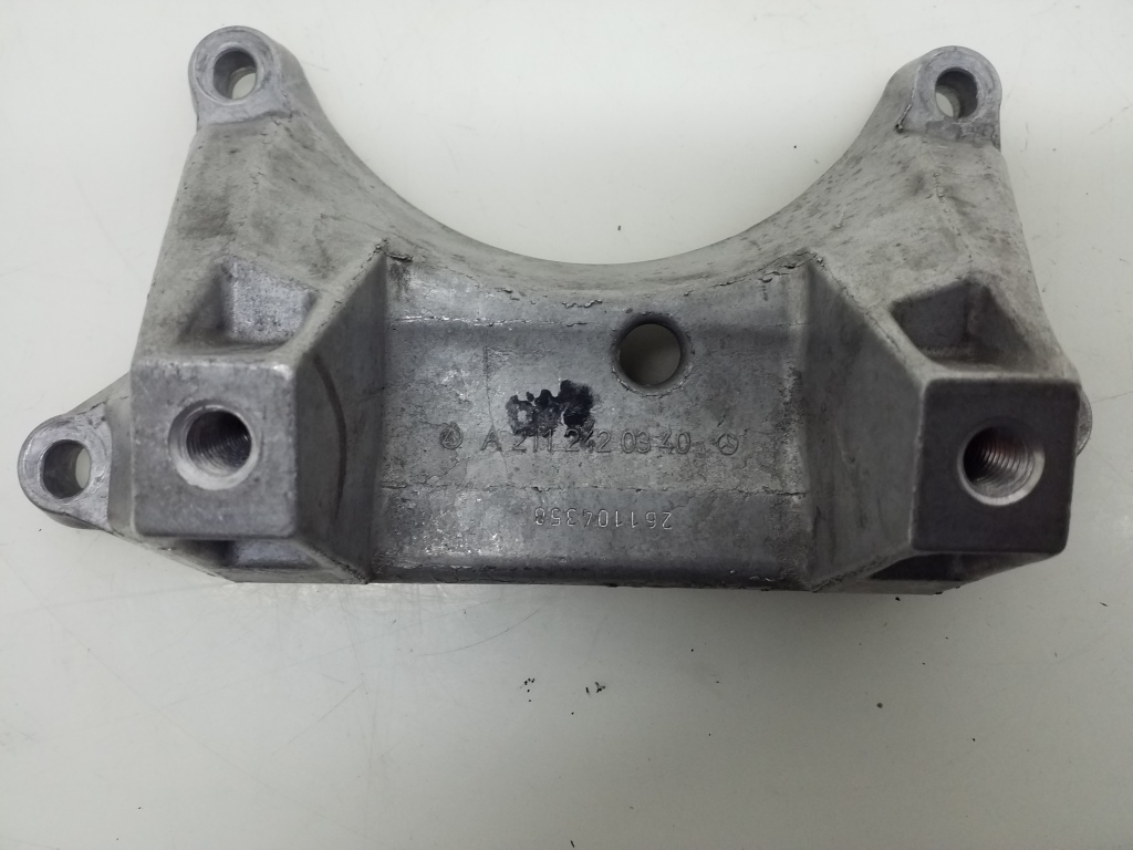 Used Mercedes Benz E-Class Gearbox holder A2112420340