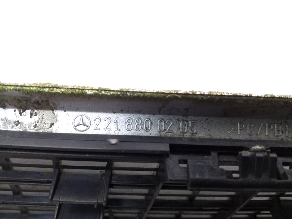 Naudotas Mercedes Benz S-Class Variklio gaubto grotelės A2218800205