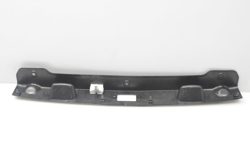 Used Mercedes Benz E-Class Other detail of the boot lid punch A2127501293