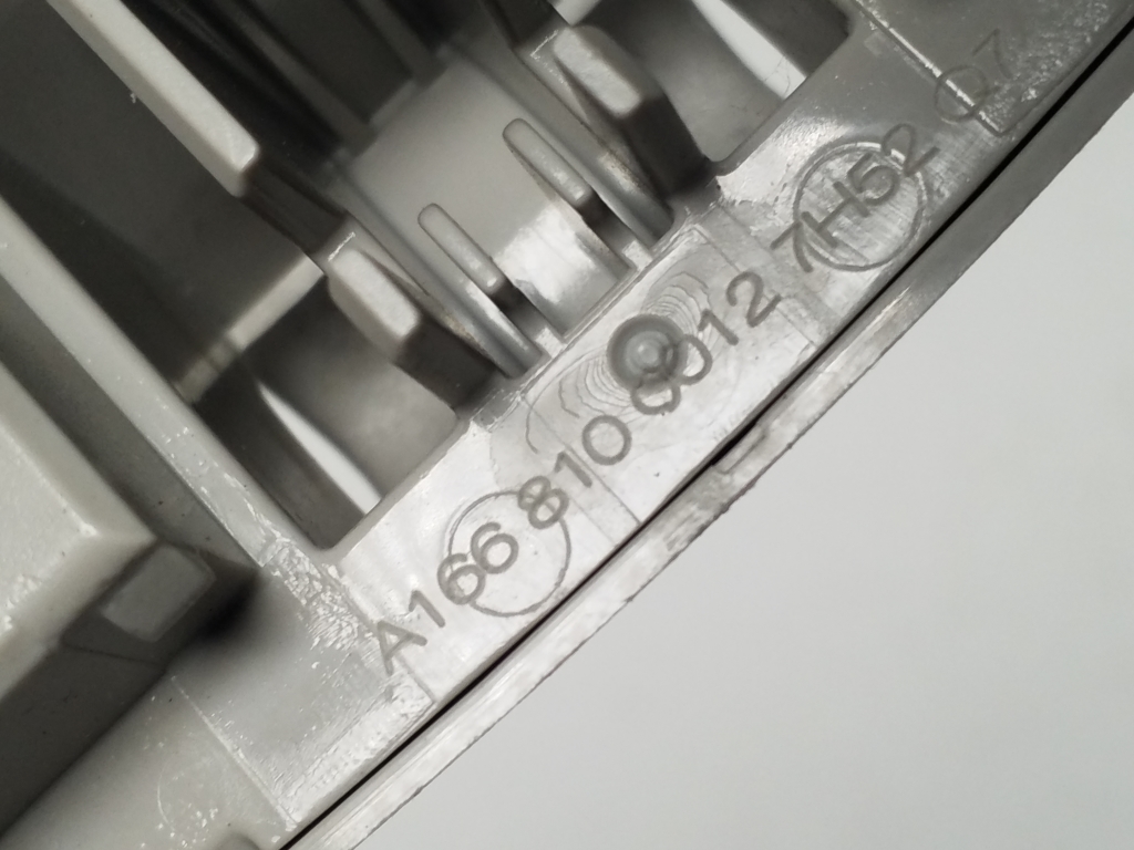 Naudotas Mercedes Benz C-Class Stogo išmušimo kita detalė A1668100012