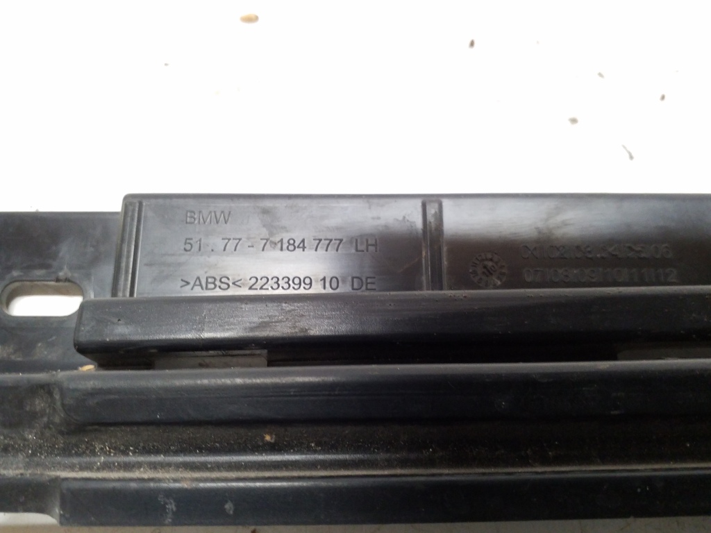 Used BMW 5 SERIES Exterior sill trim bracket 7184777