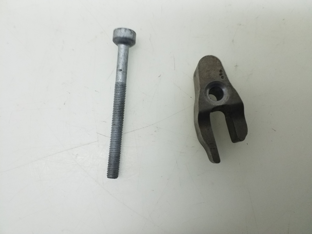 Used Mercedes Benz E-Class Fuel injector holder A6510160238