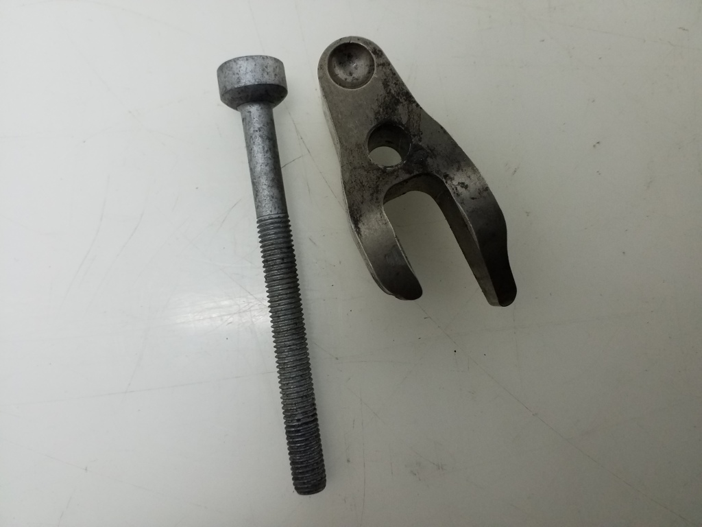 Used Mercedes Benz E-Class Fuel injector holder A6510160238