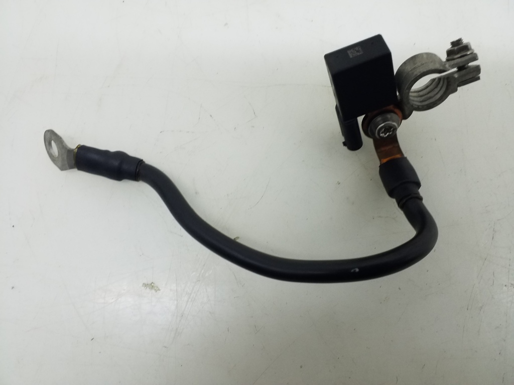 Used Mercedes Benz E-Class The cable is minus A0009050054