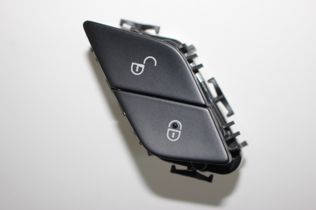 Used Mercedes Benz C-Class Door lock unlock switch A2059055151