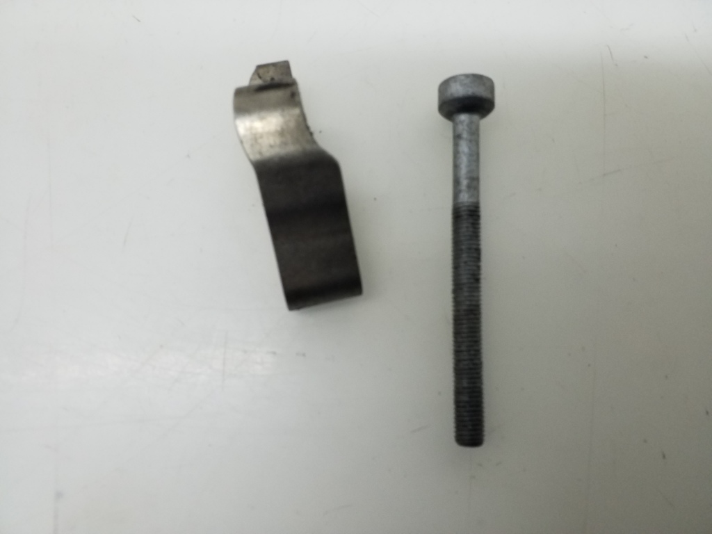 Used Mercedes Benz E-Class Fuel injector holder A6510160238