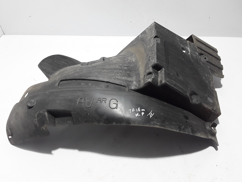 Used Opel Vivaro Rear part of the front fender 638437451R