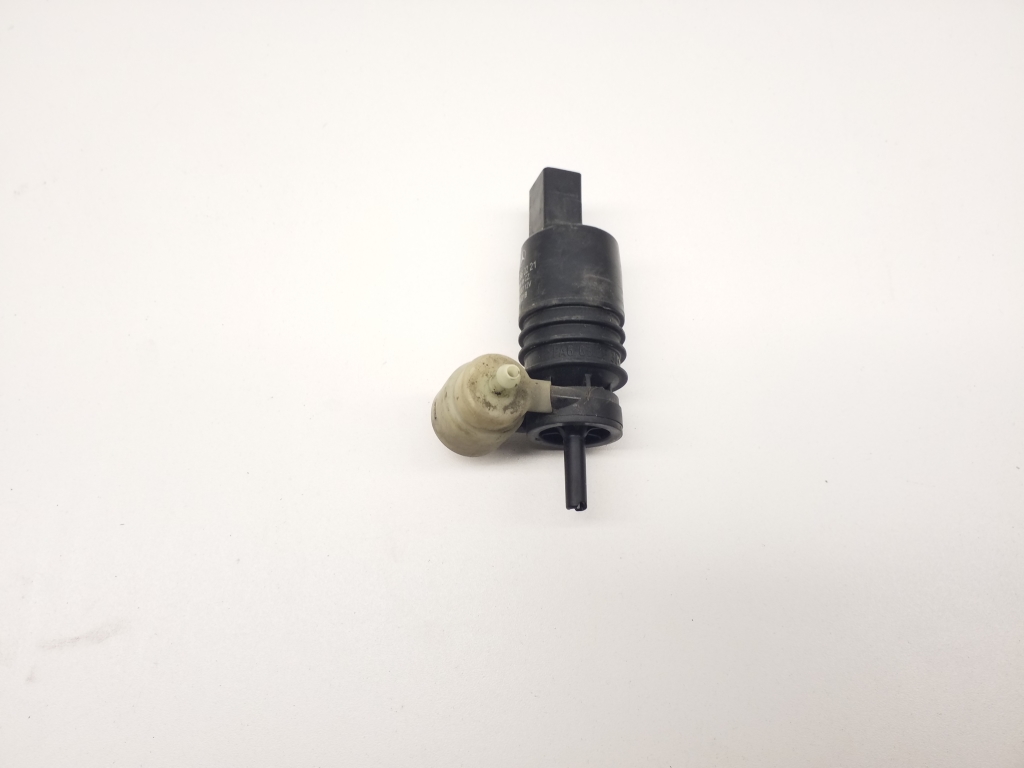 Used Mercedes Benz C-Class Front window washer motor A2048660221