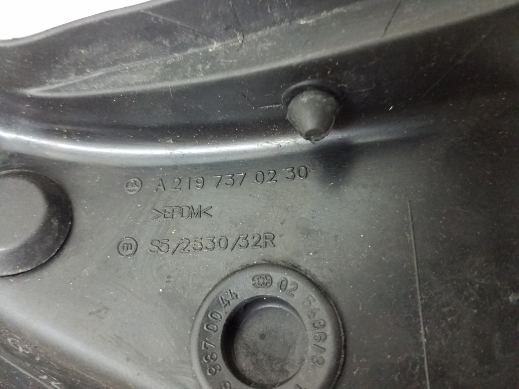 Naudotas Mercedes Benz CLS-Class Galinių šoninių durų sandarinimo guma ...