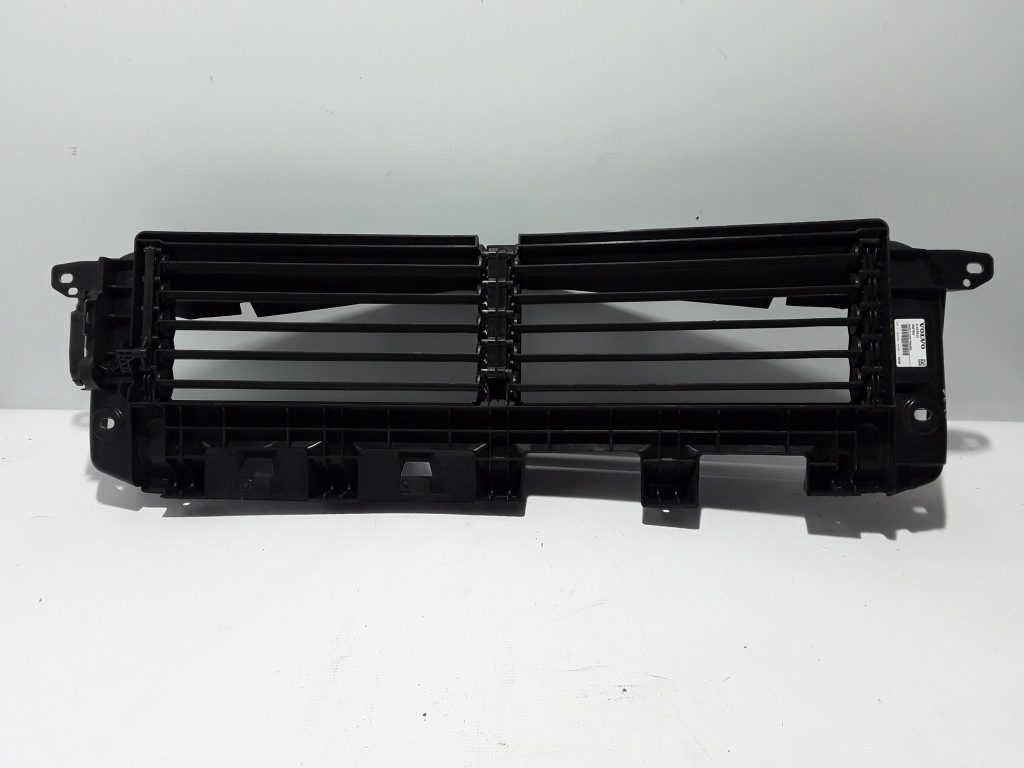 Naudotas VOLVO XC40 Oro nukreipėjas aušinimo radiatoriaus