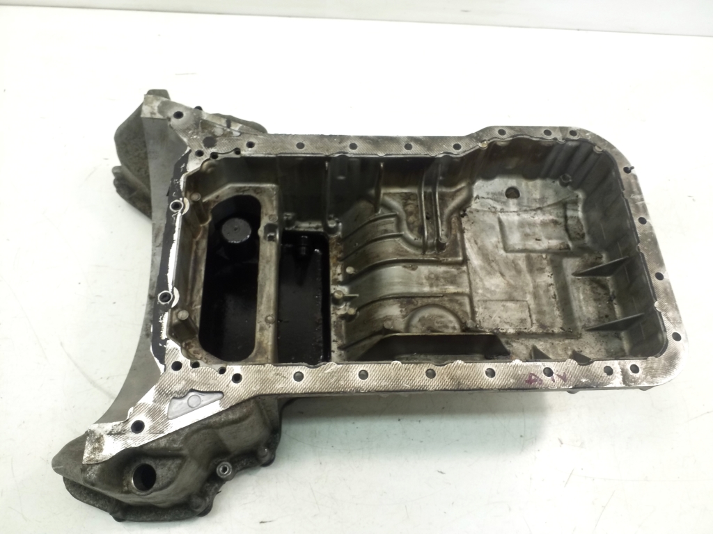 Used Mercedes Benz E-Class Engine bottom A2720142102