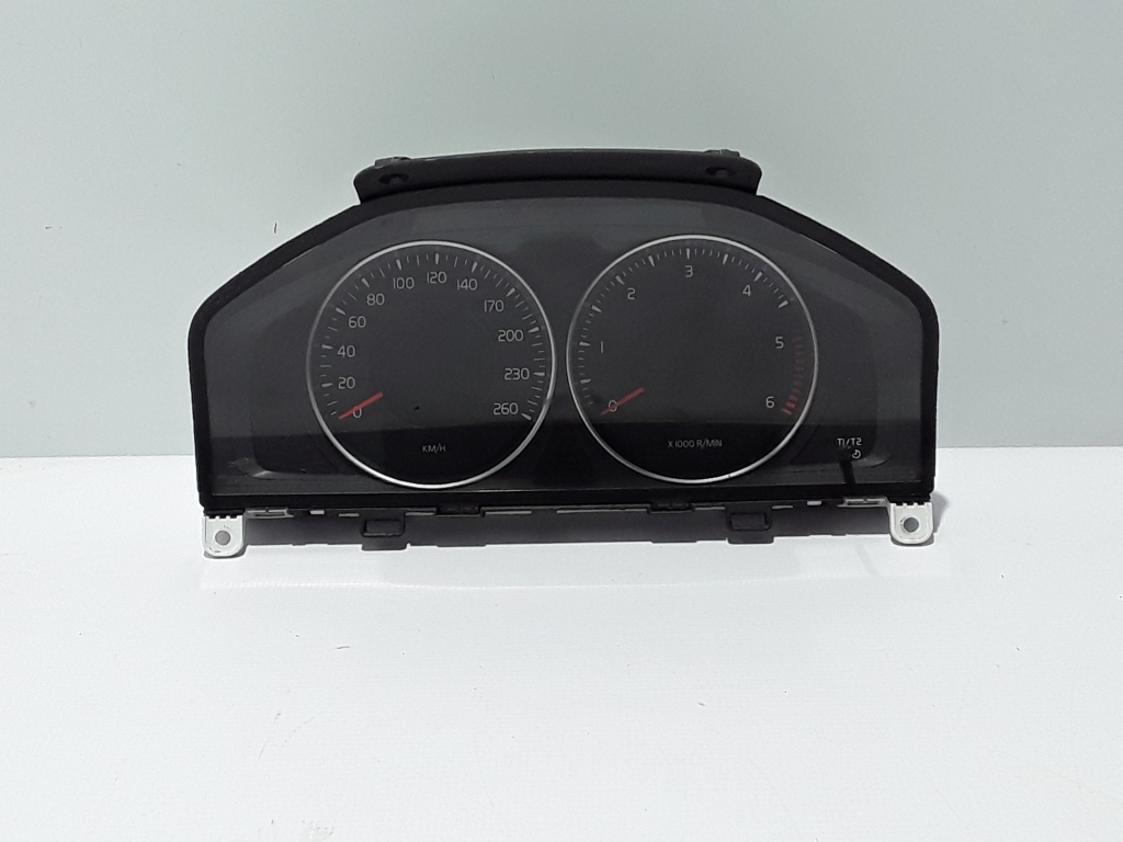 Used VOLVO V70 Dashboard 31343323