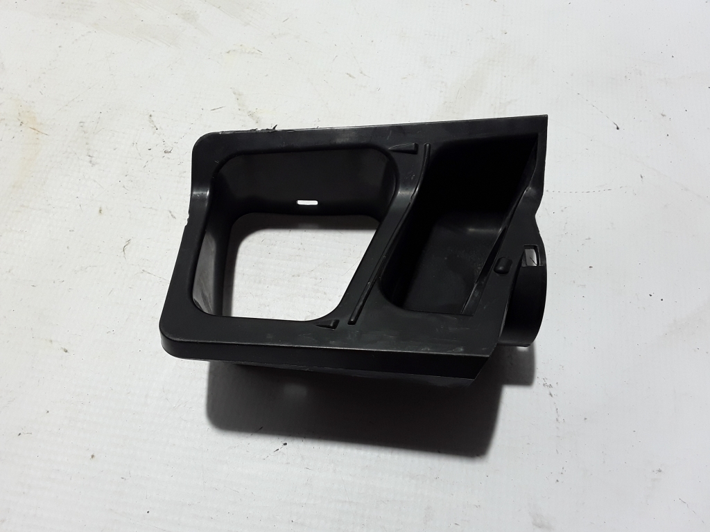 Used VOLVO V90 Other part of the air filter housing 31370130