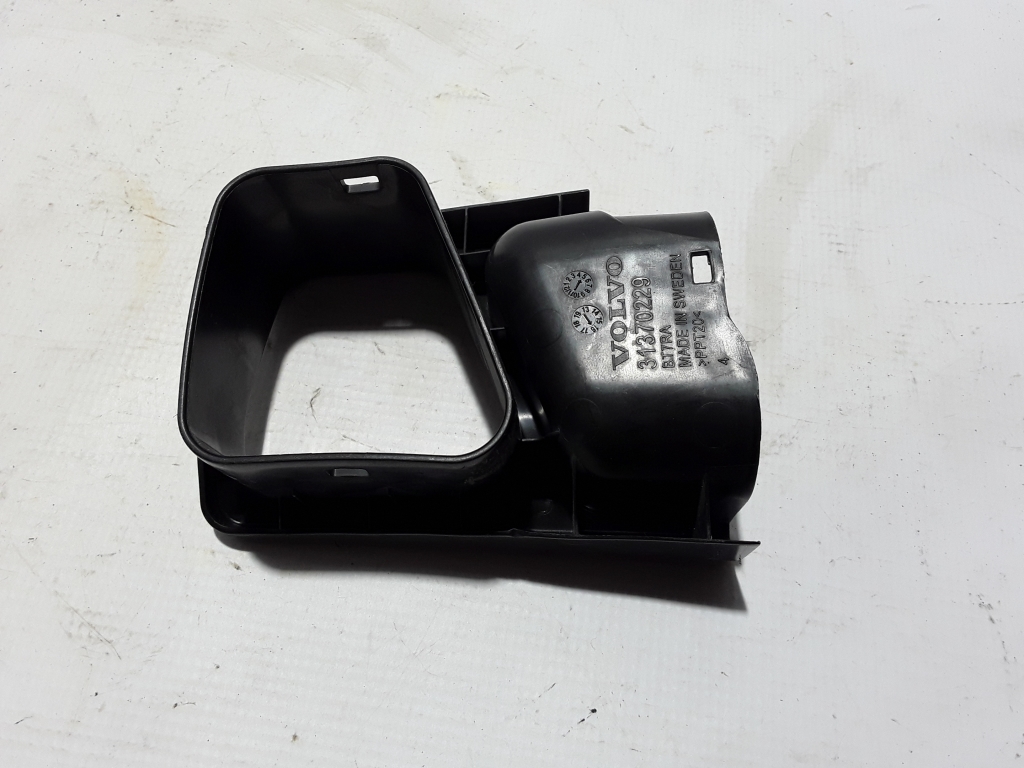 Used VOLVO V90 Other part of the air filter housing 31370130
