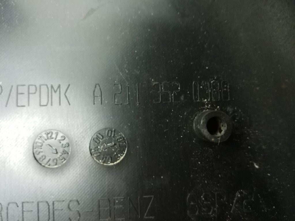 Used Mercedes Benz CLS-Class Other detail of the rear axle A2113520388