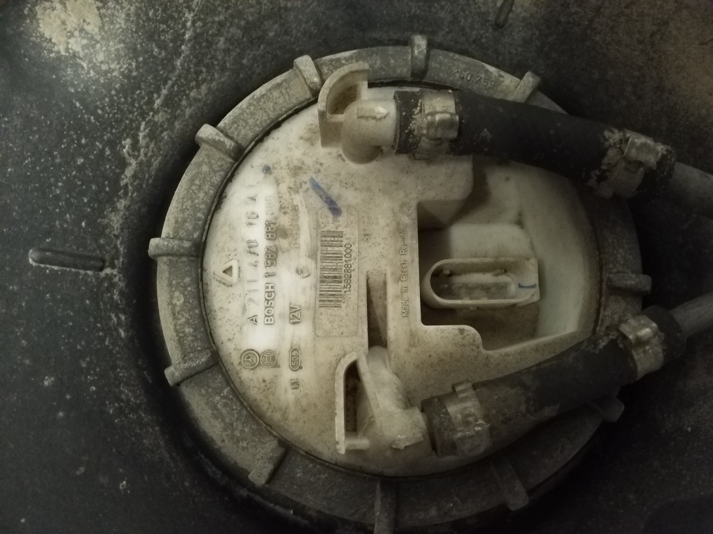 Naudotas Mercedes Benz E-Class Kuro bakas ir jo detalės