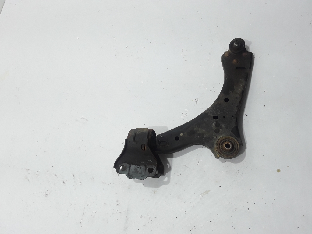 Naudotas VOLVO V70 Priekinė svirtis 31277343