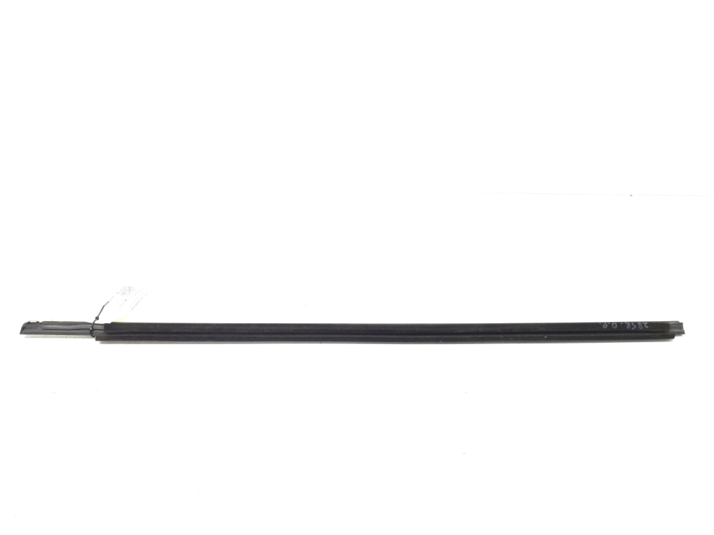 Naudotas Mercedes Benz GLK-Class Priekinių durų juosta prie stiklo ...