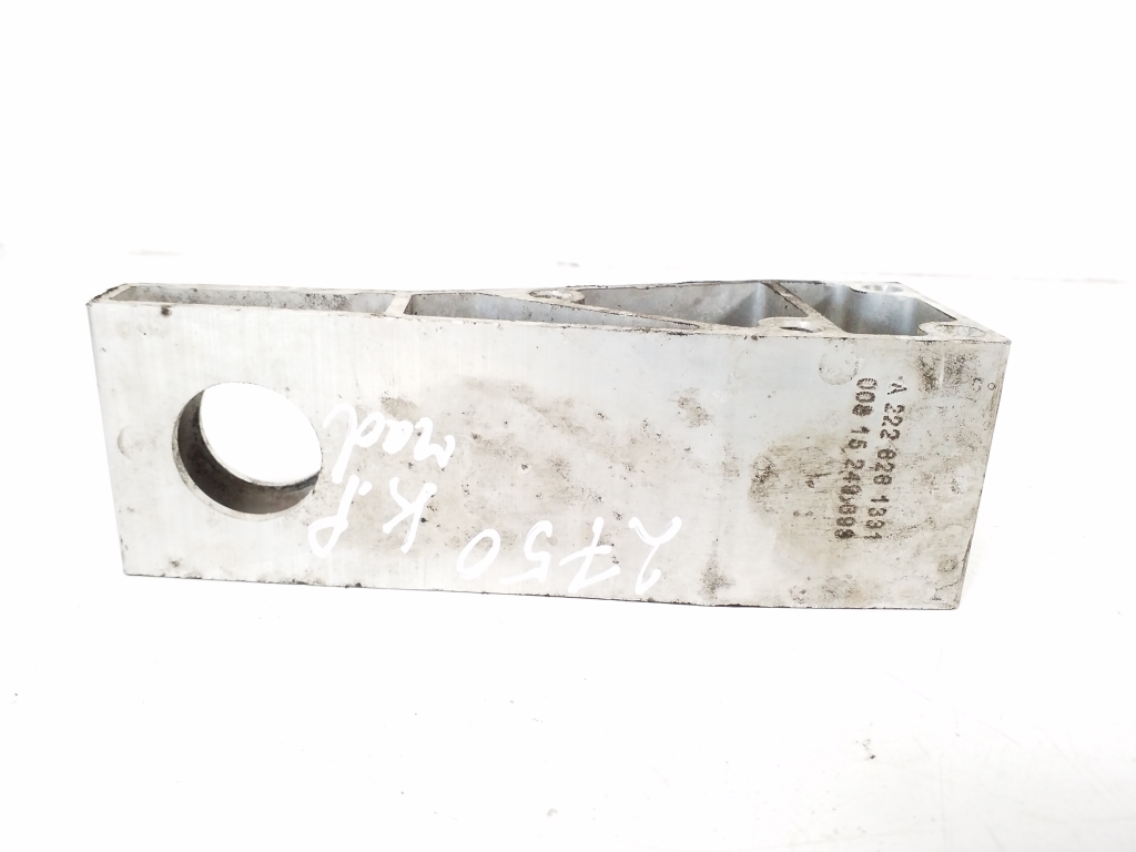 Used Mercedes Benz S-Class Cooling radiator bracket A2226261331