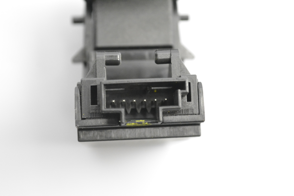 Used Mercedes Benz C-Class Switch and its parts A2059056603