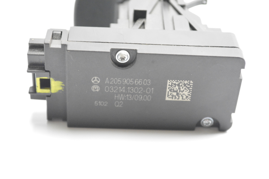 Used Mercedes Benz C-Class Switch and its parts A2059056603