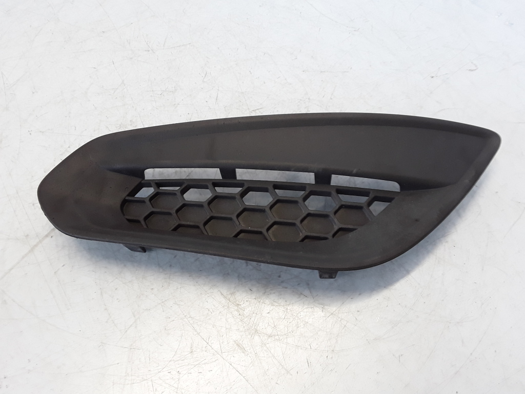 Used VOLVO V60 Front bumper lower grille 31294129
