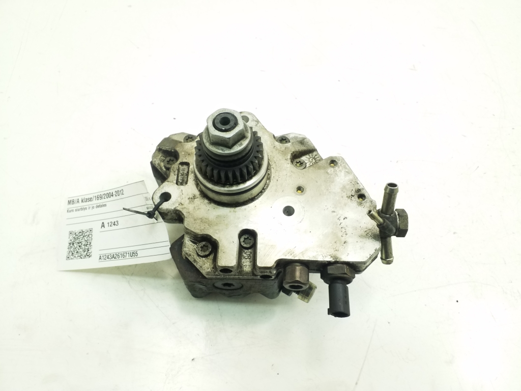 Used Mercedes Benz A-Class Fuel pump and its parts