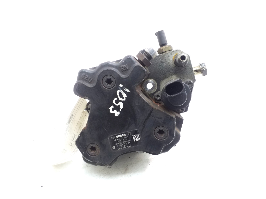 Used Mercedes Benz A-Class Fuel pump and its parts